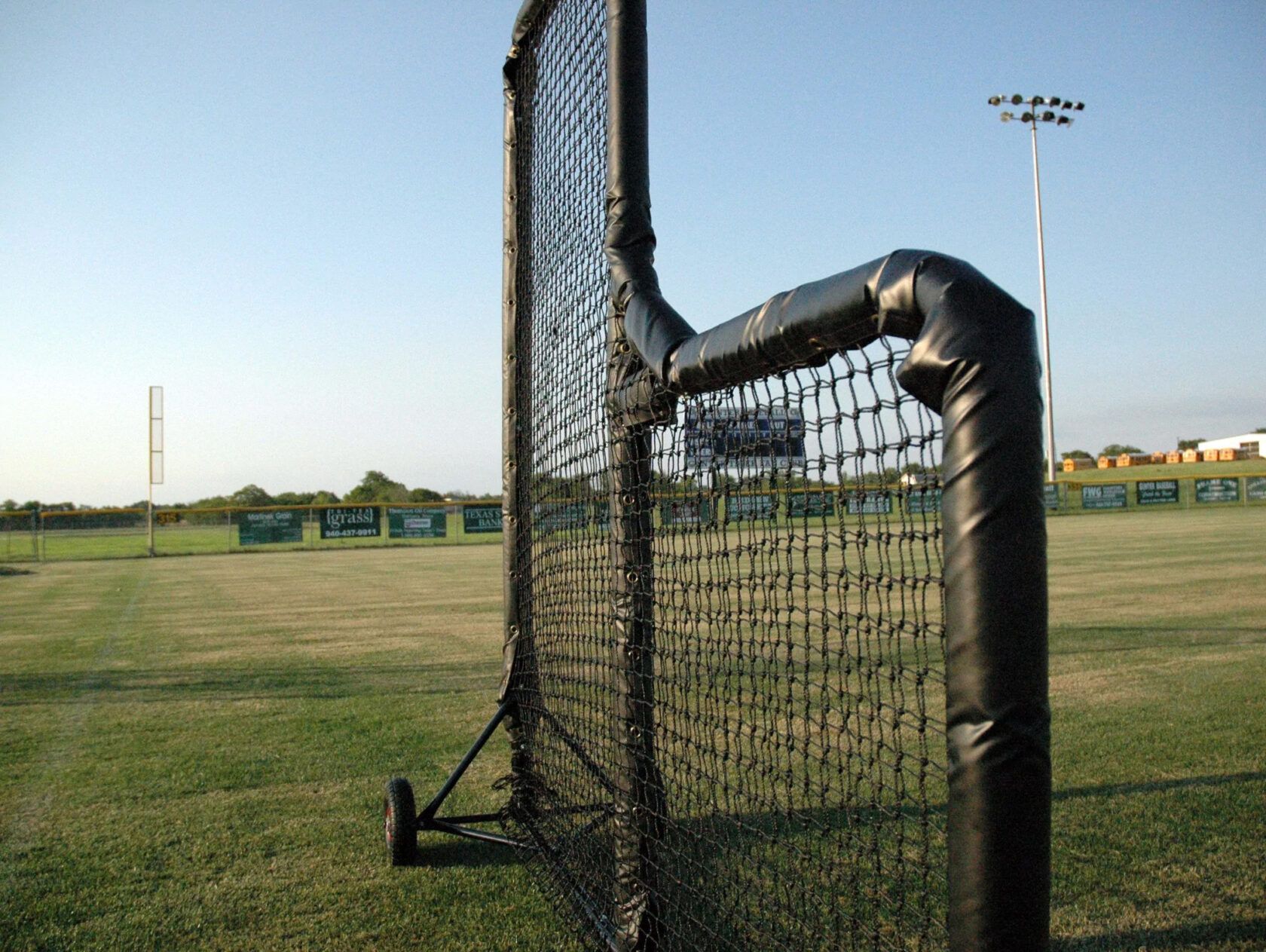 8'x8' Pro Padded Wheeled L-Screen | Sports Facility Resources